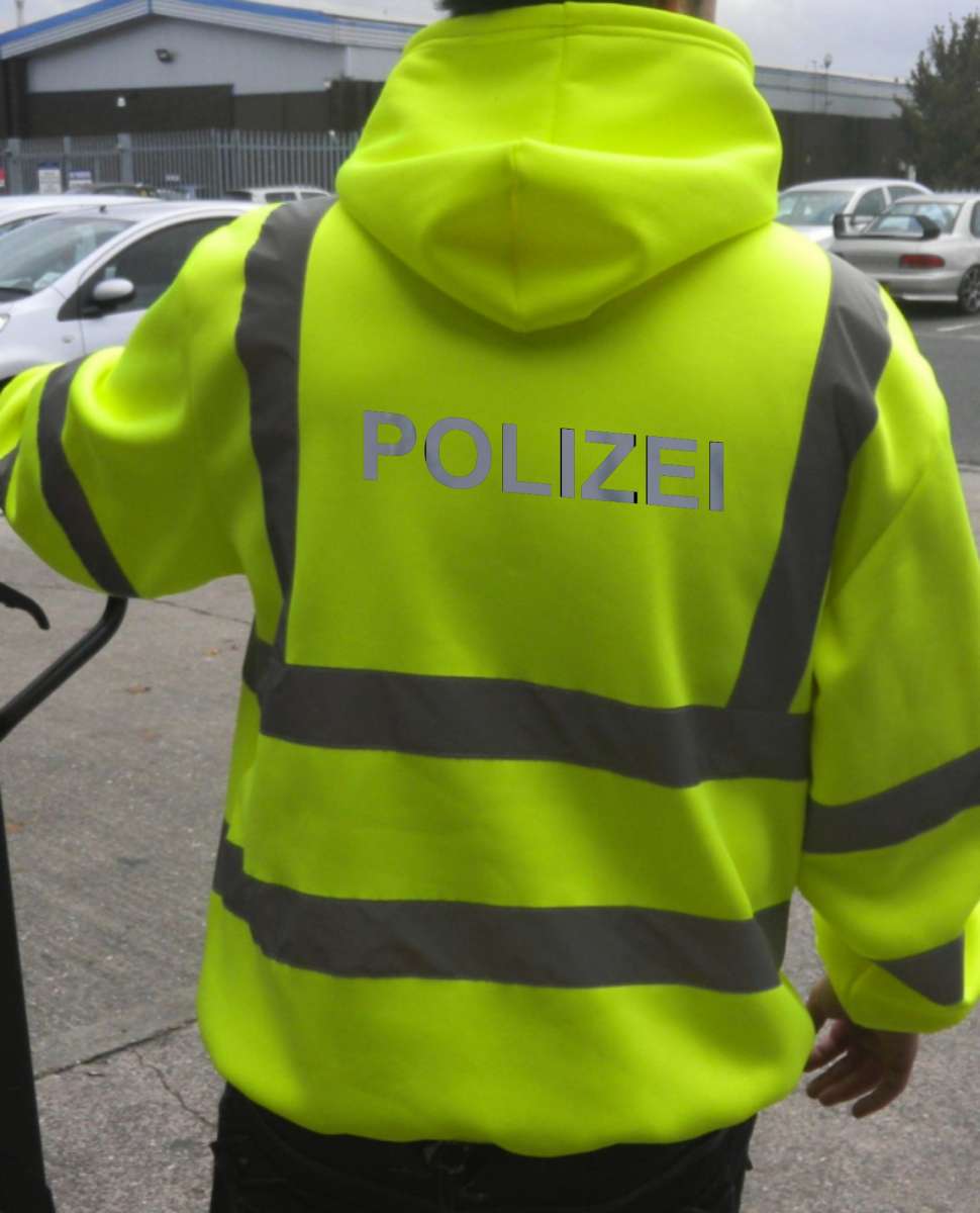 Hi-Vis Hoodie mit reflektierendem POLIZEI - Schriftzug auf Brust und ...